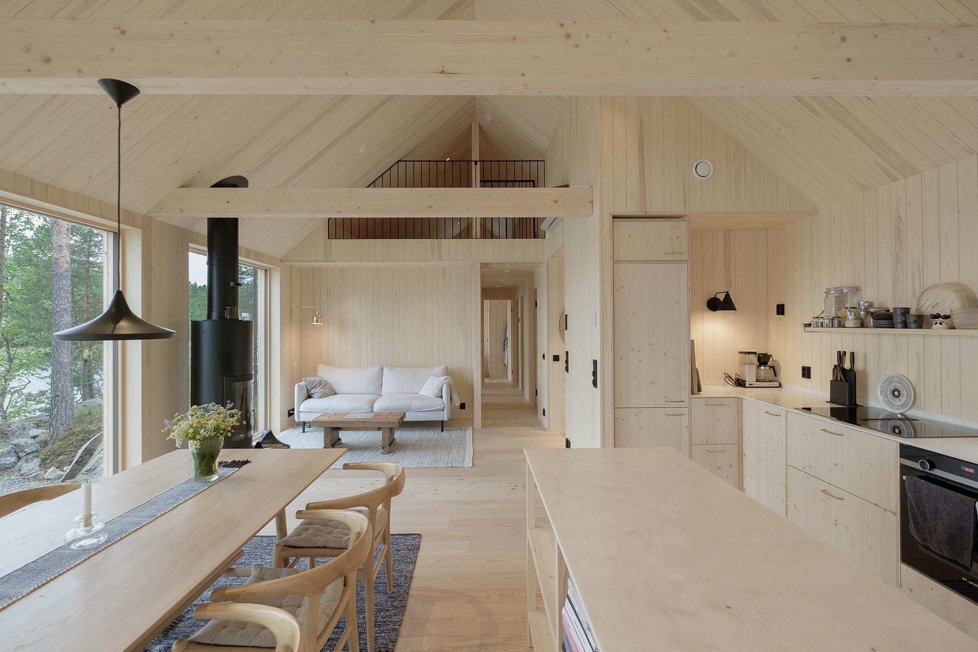 Puupaneelit kattoon ja seinään – Kaita ja Piena