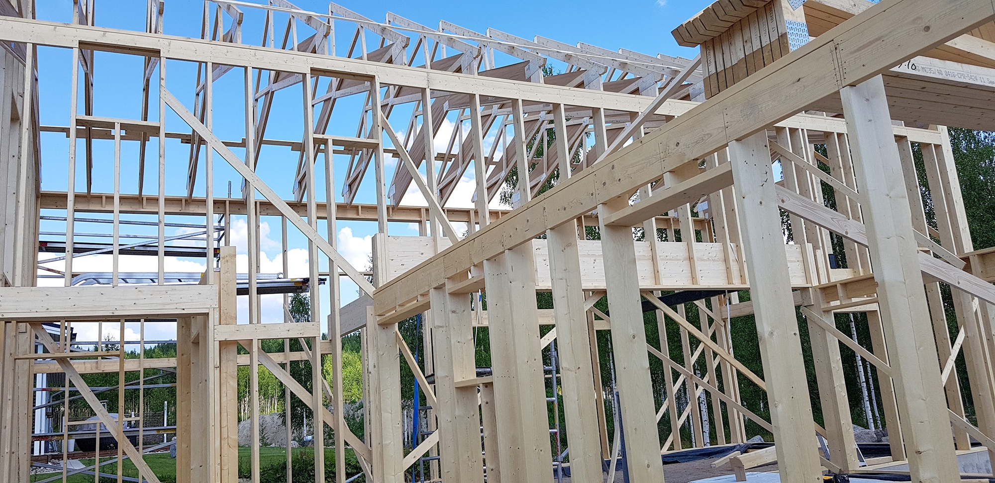 Omakotitalon runko nousee nopeasti PRE CUT -järjestelmällä