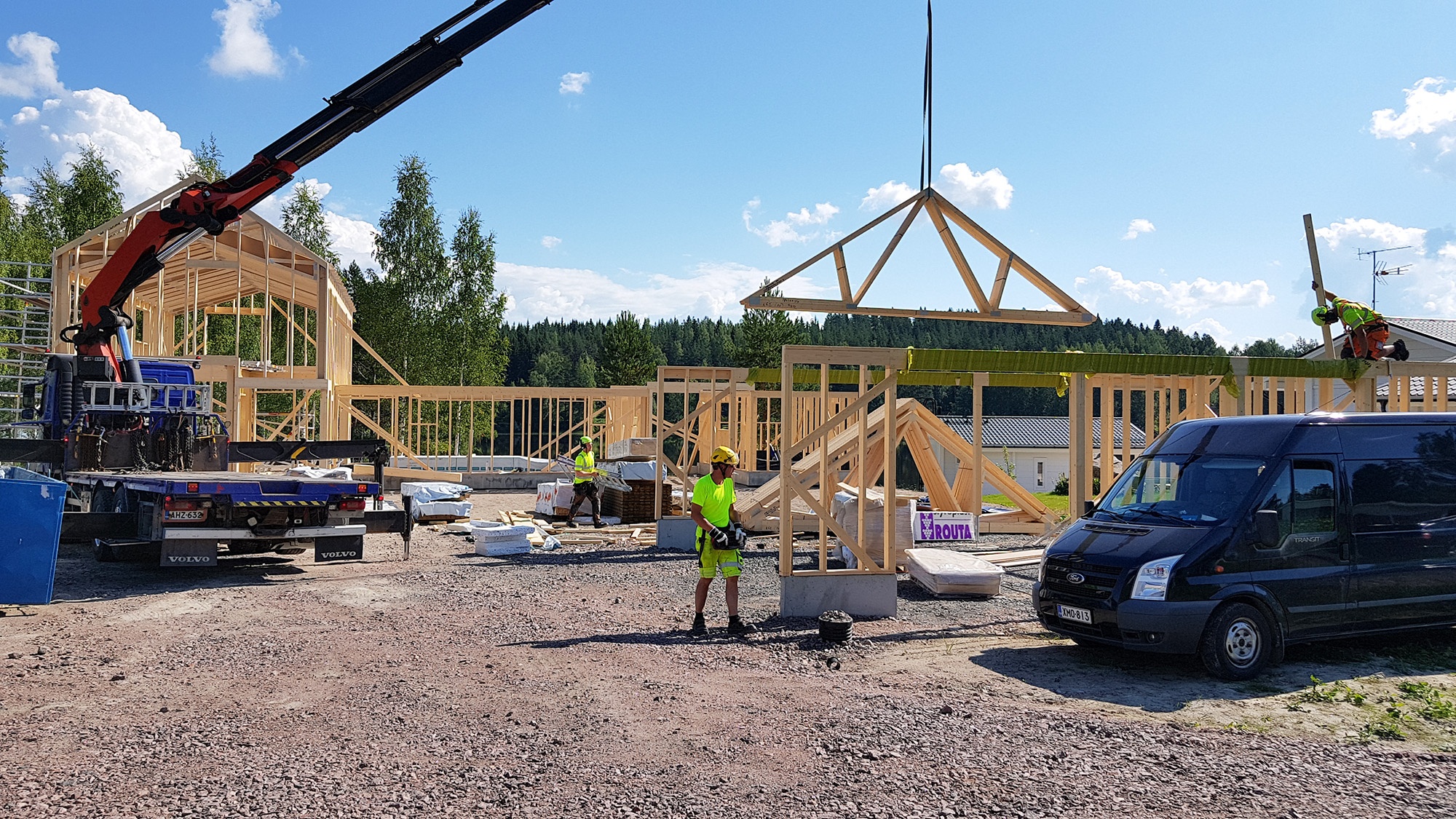Omakotitalon runko nousee nopeasti PRE CUT -järjestelmällä